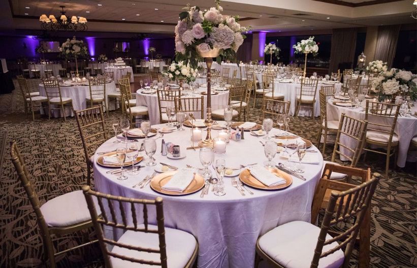 Customize your dazzling wedding set-up at our magical wedding venues!